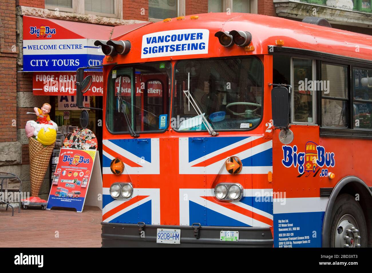 Vancouver sightseeing bus hi-res stock photography and images - Alamy