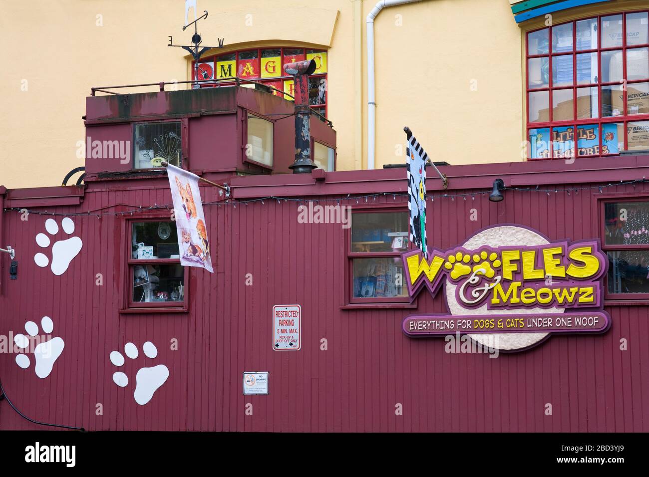 Pet store canada hi-res stock photography and images - Alamy