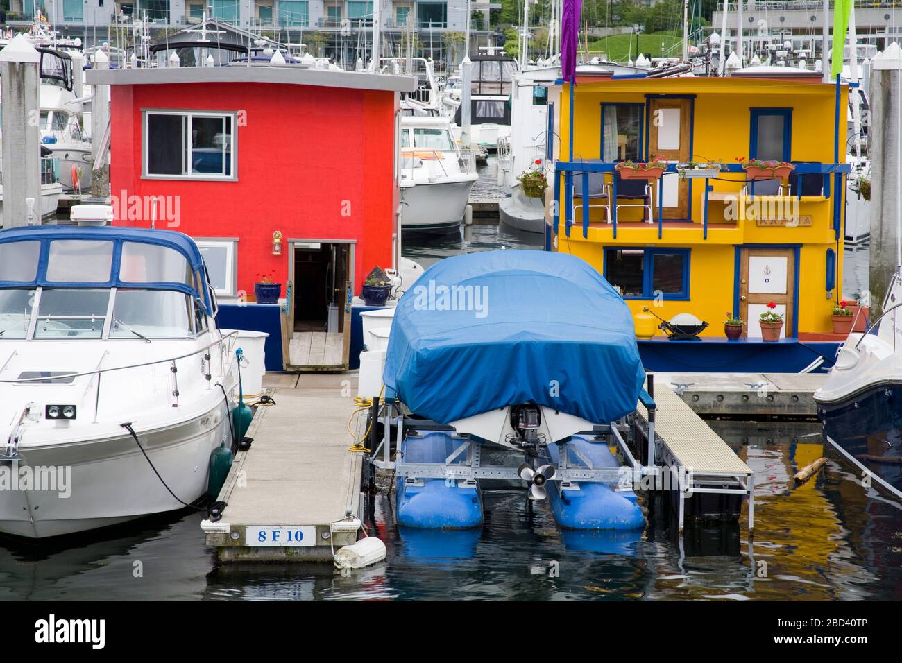 Houseboat houseboats waterfront hi-res stock photography and images - Alamy