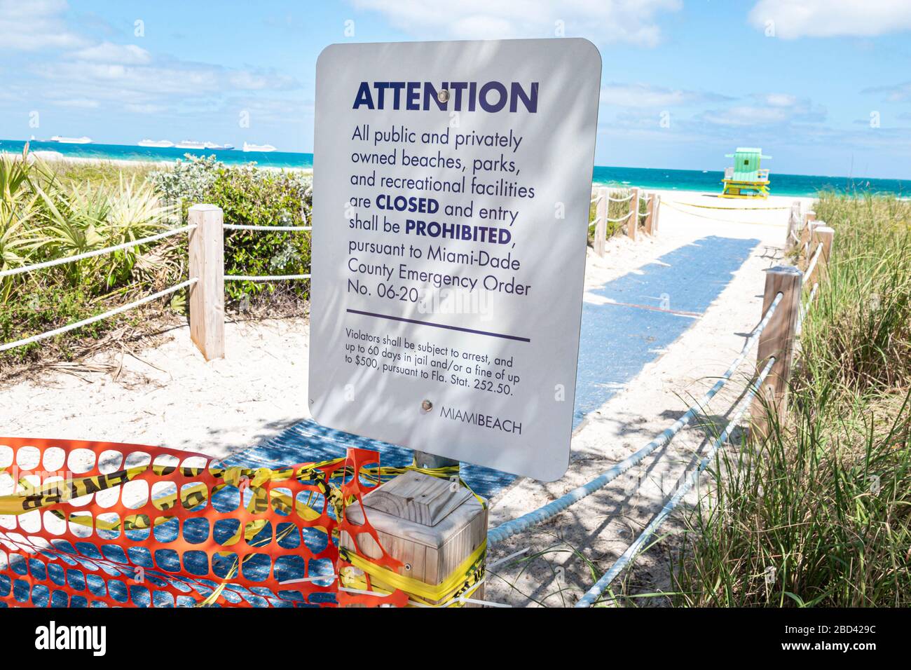 Closed public beaches parks sign hi-res stock photography and images ...