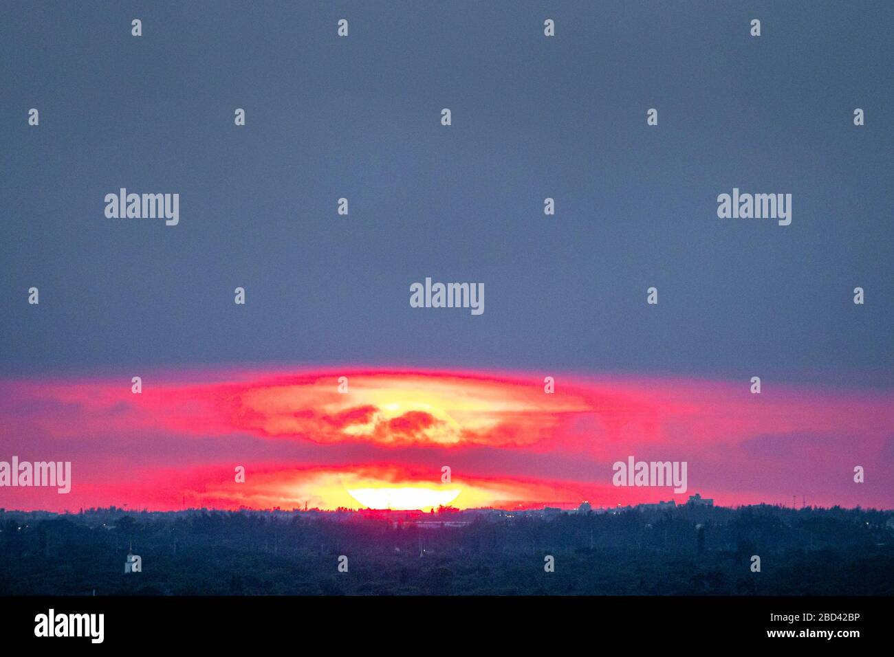 Warming sunset hi-res stock photography and images - Alamy