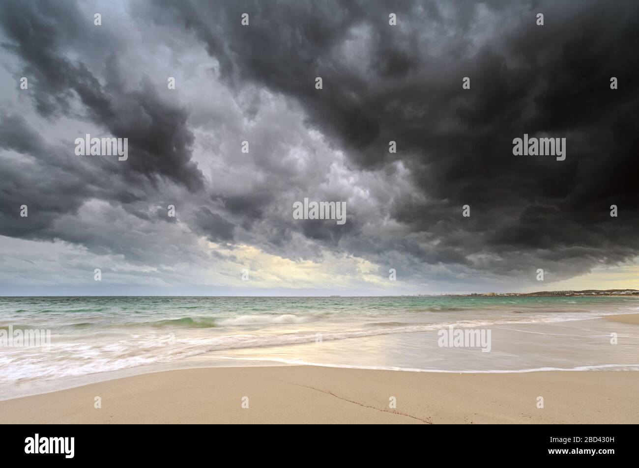 Dark clouds seascape hi-res stock photography and images - Alamy