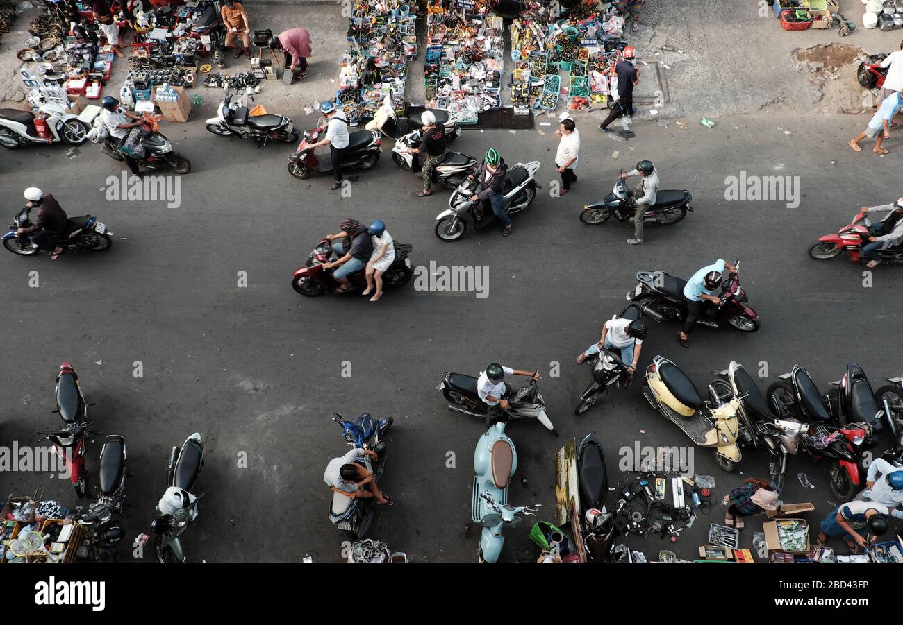 Second hand electronic market hi-res stock photography and images - Alamy