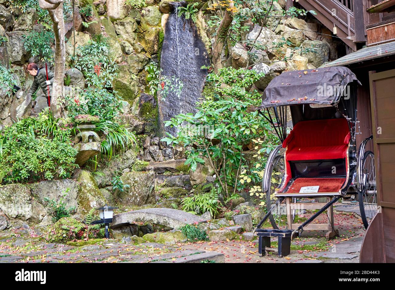 Old rickshaw in the garden Stock Photo - Alamy