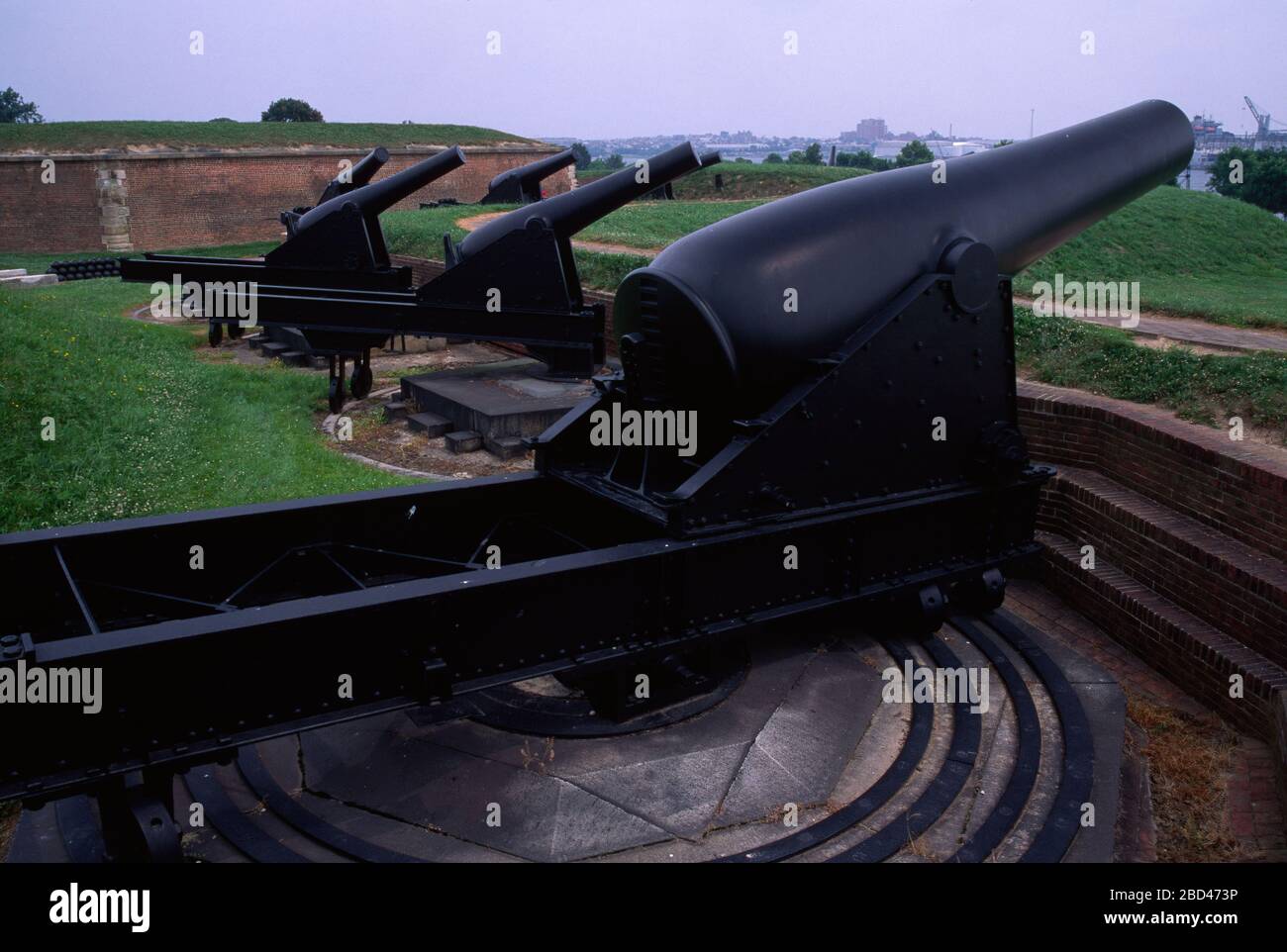 Artillery cannons hi-res stock photography and images - Alamy