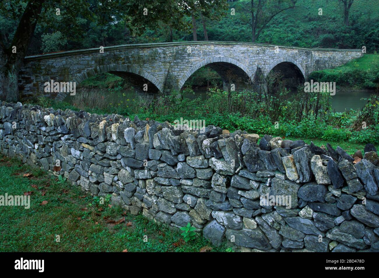 Antietam national battlefield bridge hi-res stock photography and ...