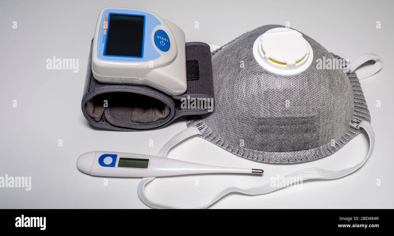 Medical kit: digital body thermometer for body temperature, FFP2 face ...