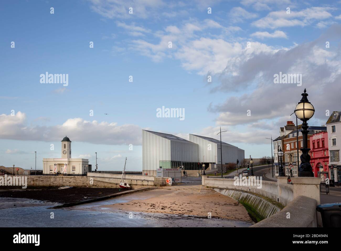 Margate seafront and Turner gallery Stock Photo - Alamy