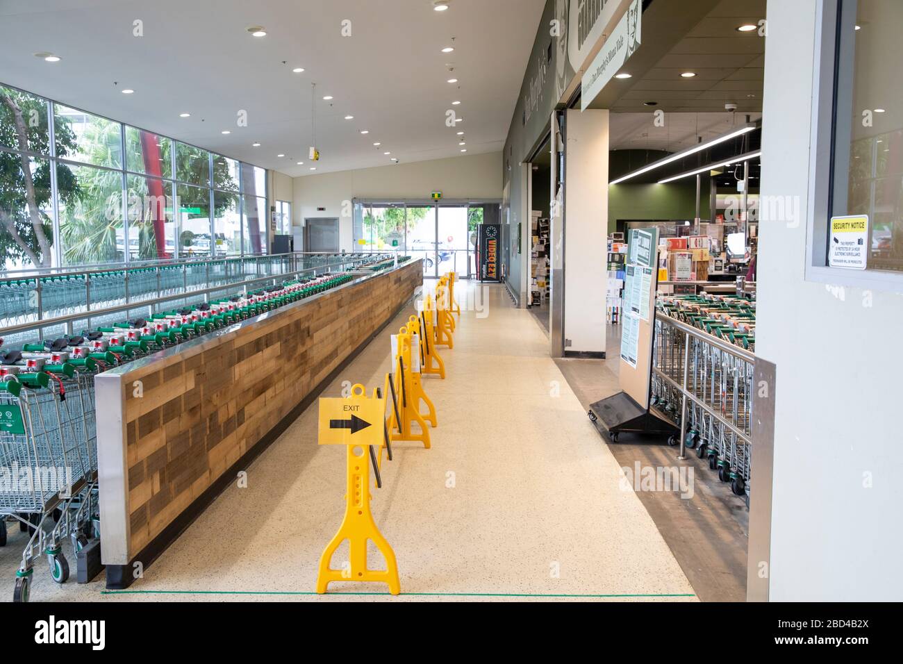Woolworths supermarket entrance hi-res stock photography and images - Alamy