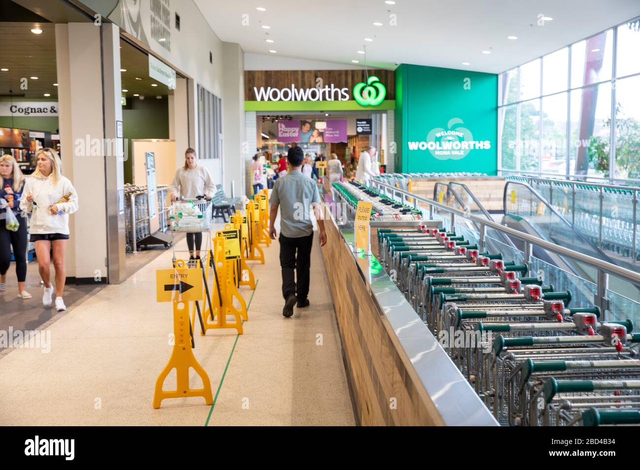 Crowd control measures hi-res stock photography and images - Alamy