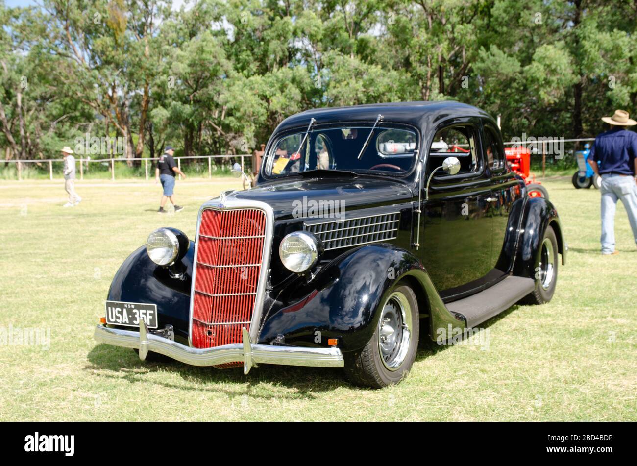 1935 five window ford v8 coupe hi-res stock photography and images - Alamy