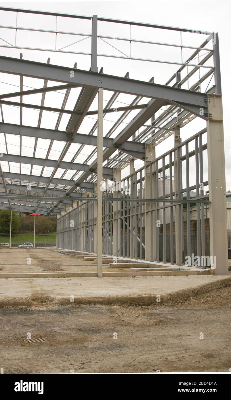 Portal frame building hi-res stock photography and images - Alamy