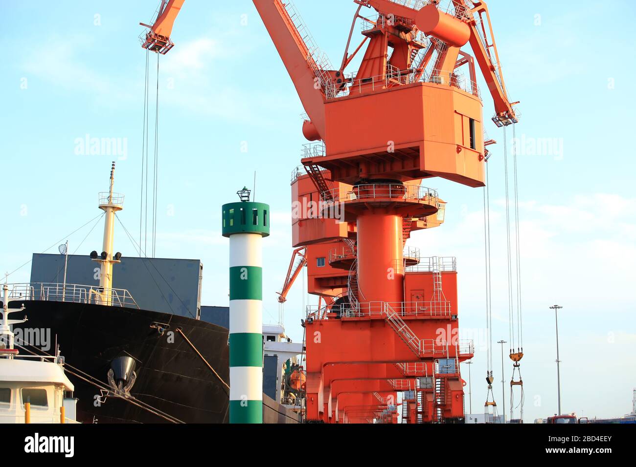 Gantry crane and ship at the dock Stock Photo - Alamy