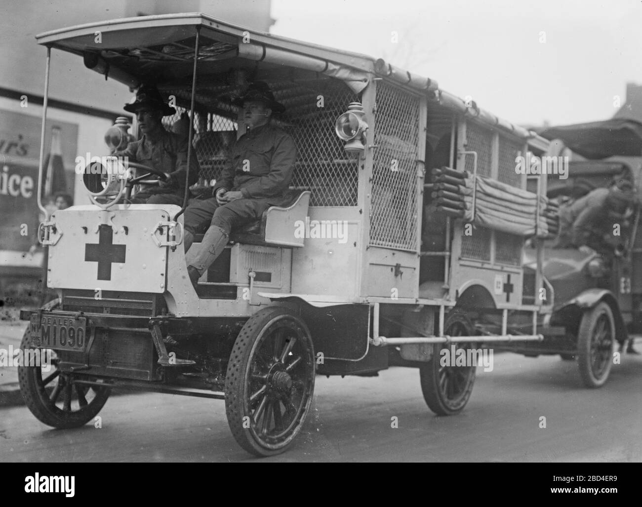 1910s red cross vehicle hi-res stock photography and images - Alamy
