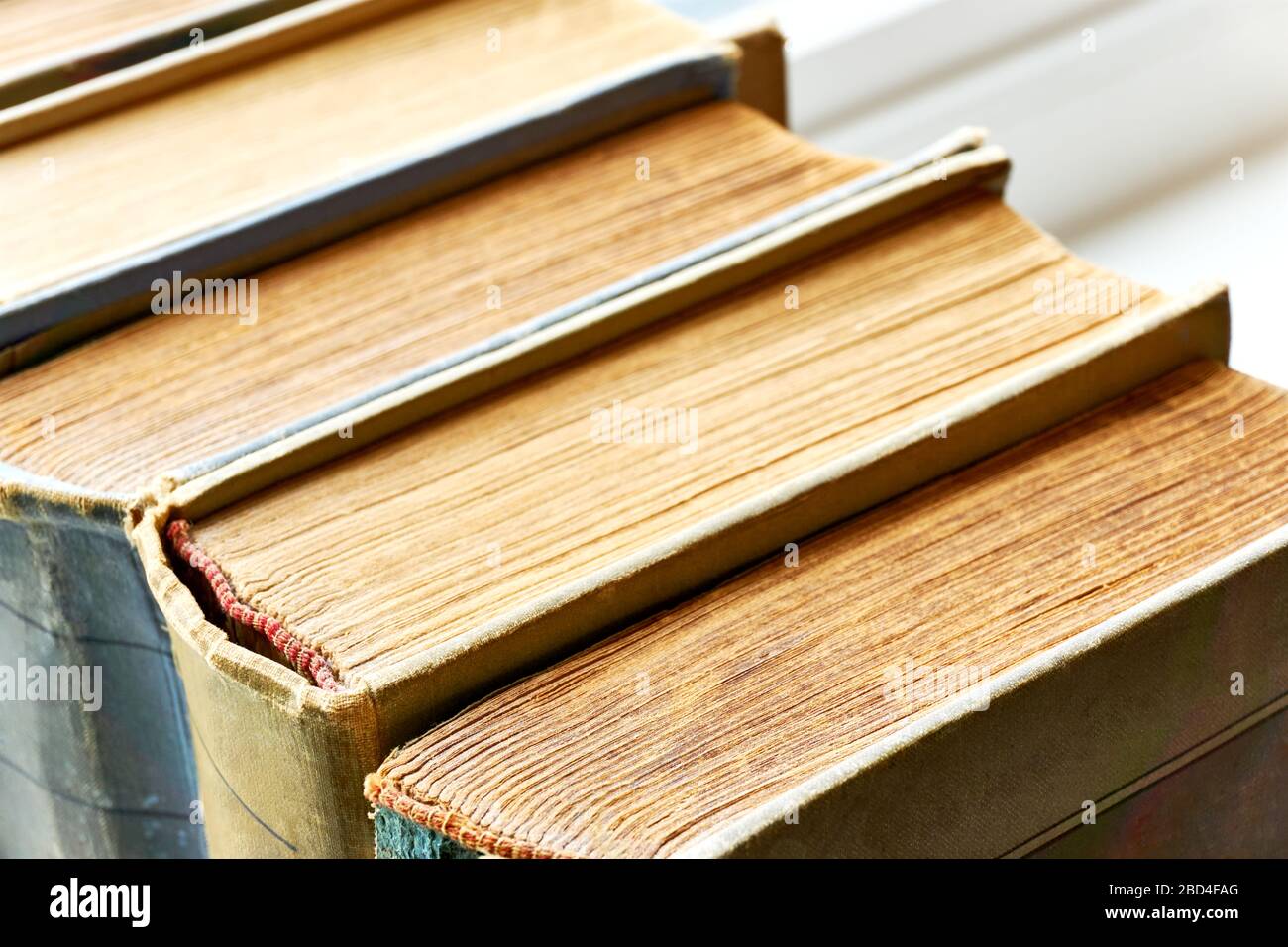 Old books in a row hi-res stock photography and images - Alamy