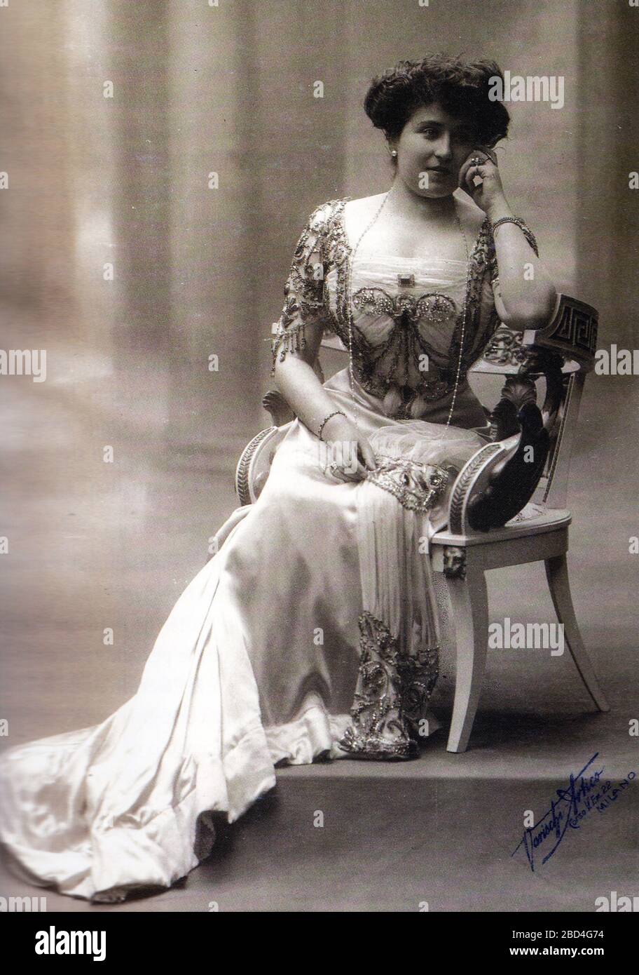 Maria Farneti was an Italian soprano singer ca. 1908 Stock Photo - Alamy