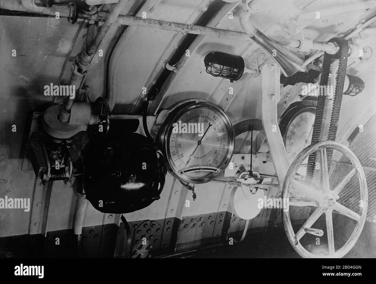 U.S. Submarine diving wheel & depth gauges ca. 1910-1915 Stock Photo ...