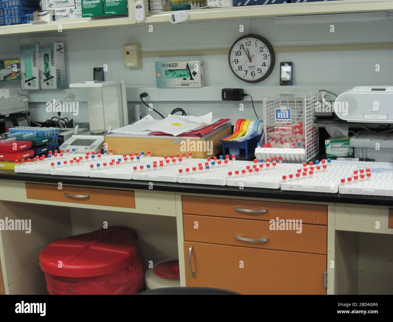 Virology laboratory hi-res stock photography and images - Alamy