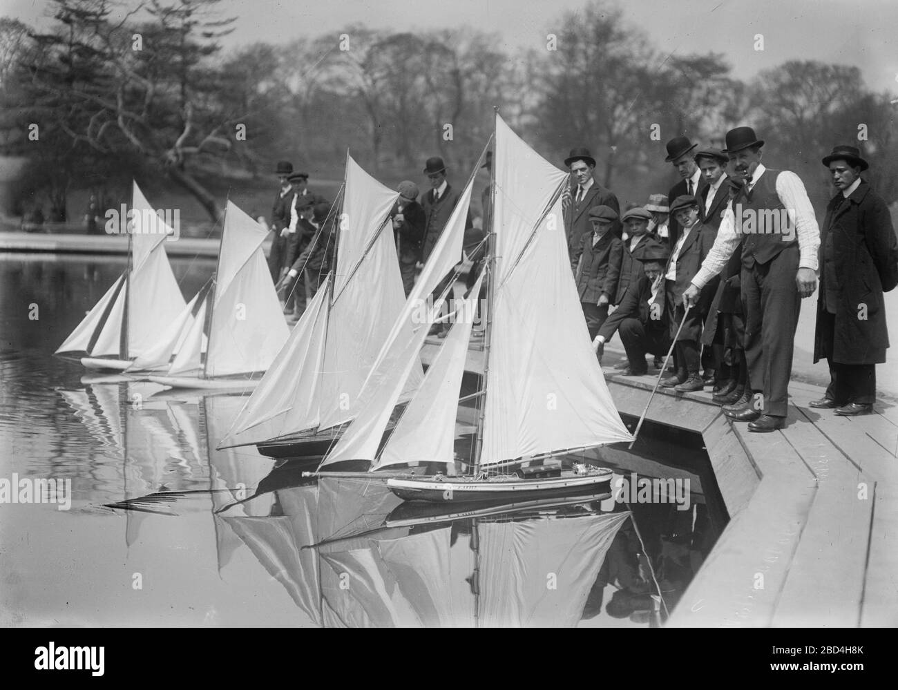 1910s model yacht hi-res stock photography and images - Alamy