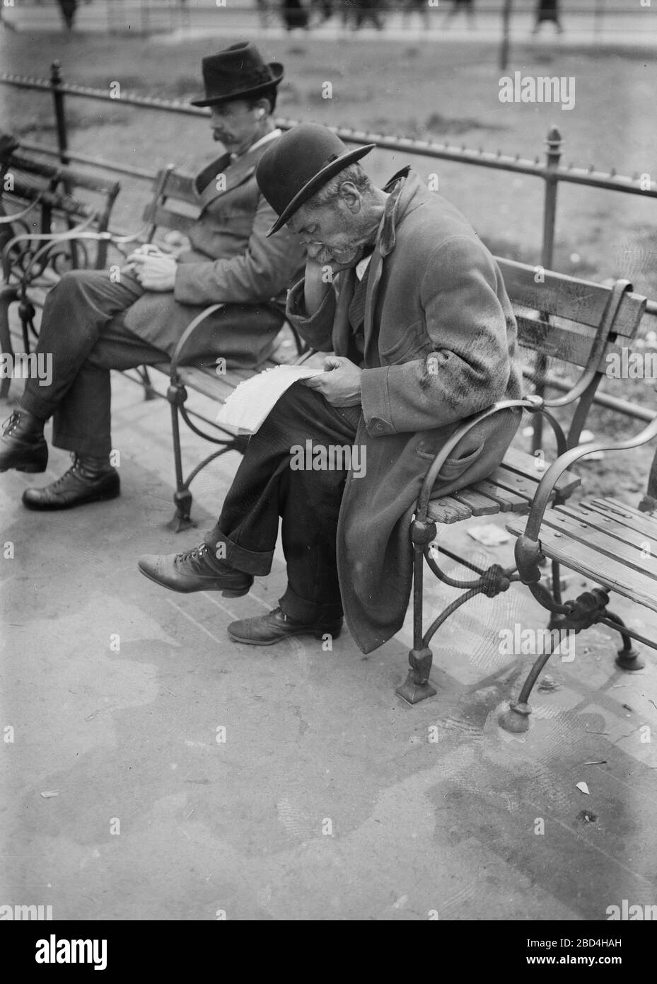 Men sitting on park benches in Union Square ca. 1910-1915 Stock Photo ...