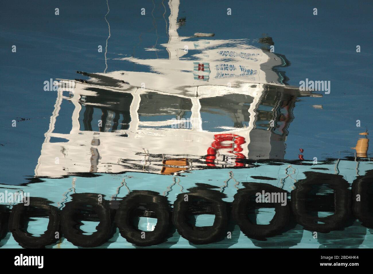Tyres as fenders hi-res stock photography and images - Alamy