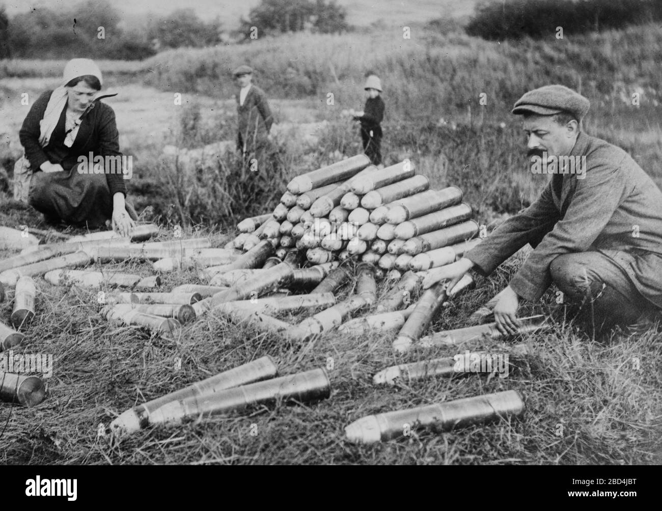 Artillery shells hi-res stock photography and images - Alamy