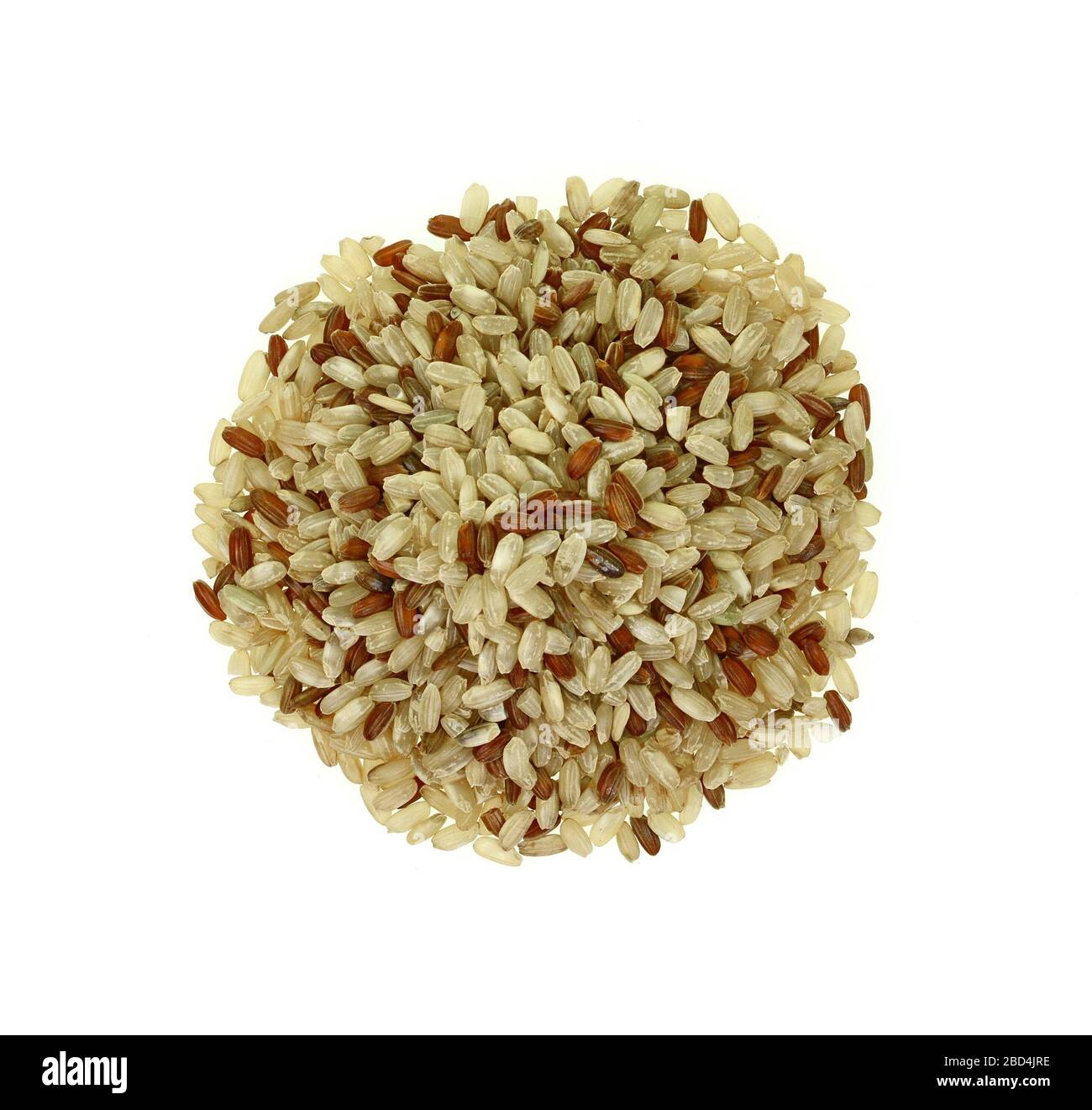 Integral, brown rice pile isolated on white Stock Photo - Alamy