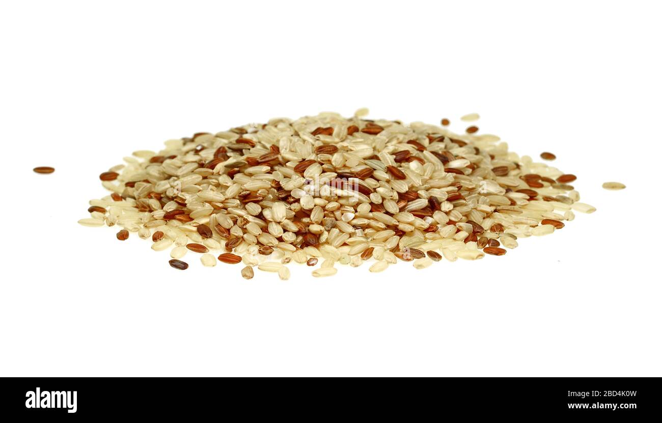 Integral, brown rice pile isolated on white Stock Photo - Alamy