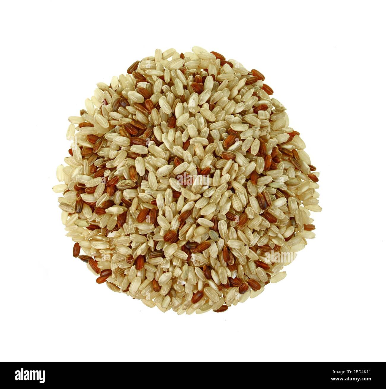 Integral, brown rice pile isolated on white Stock Photo - Alamy