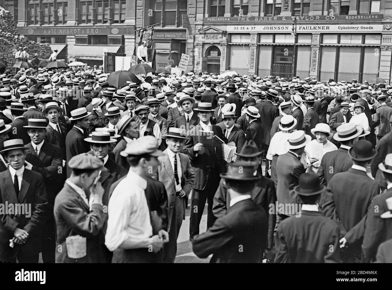 Socialist anti-war rally against World War I in Union Square, New York ...
