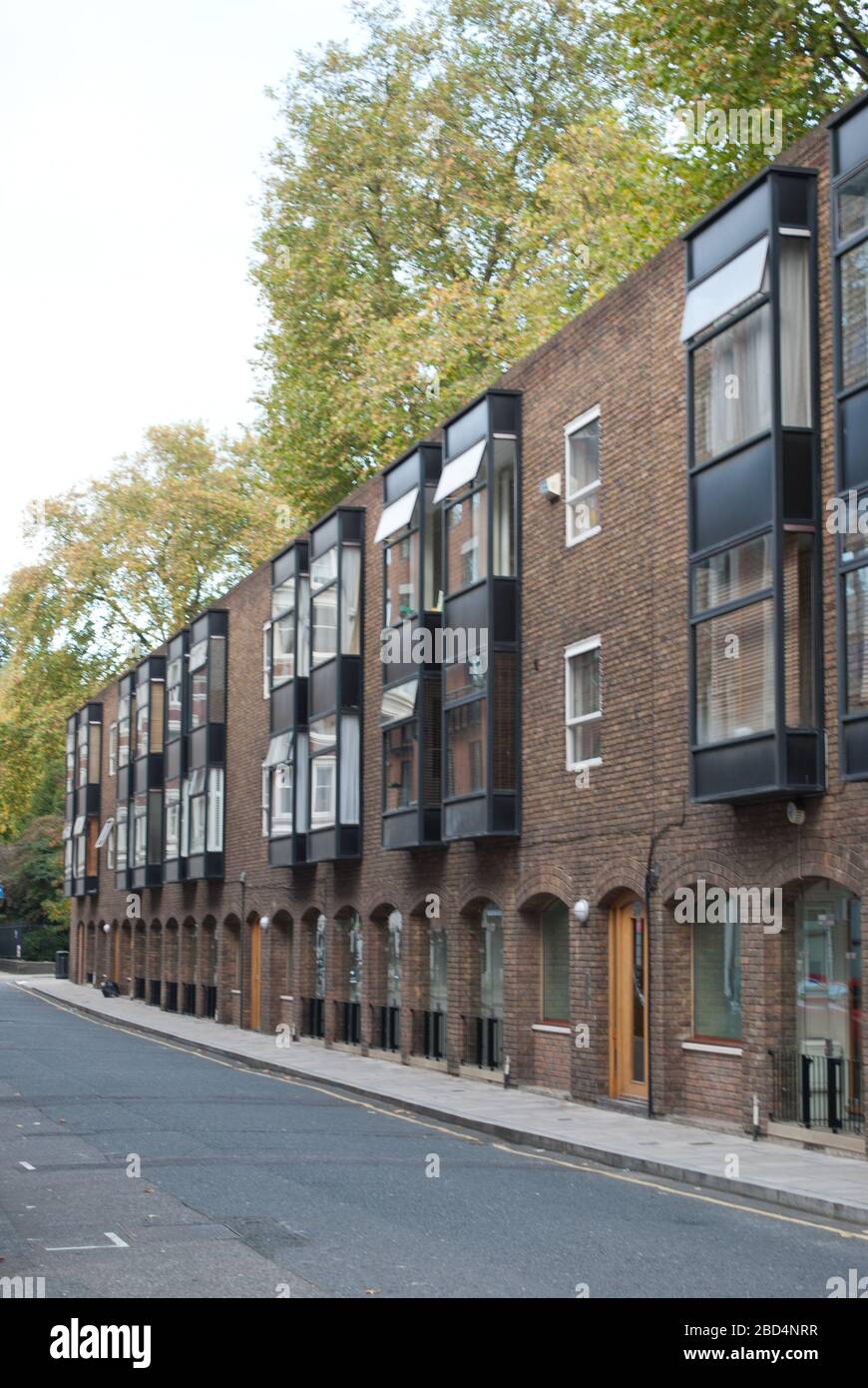 London building front minimal hi-res stock photography and images - Alamy
