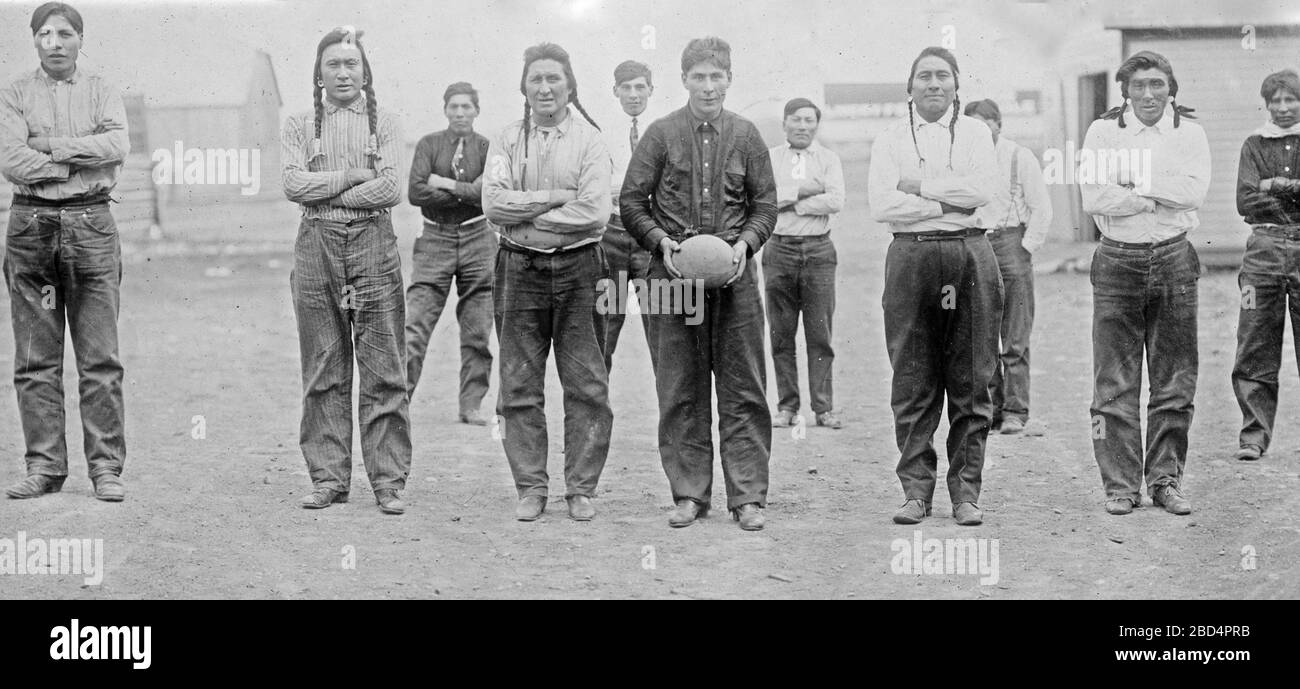 Native american football players hi-res stock photography and images ...