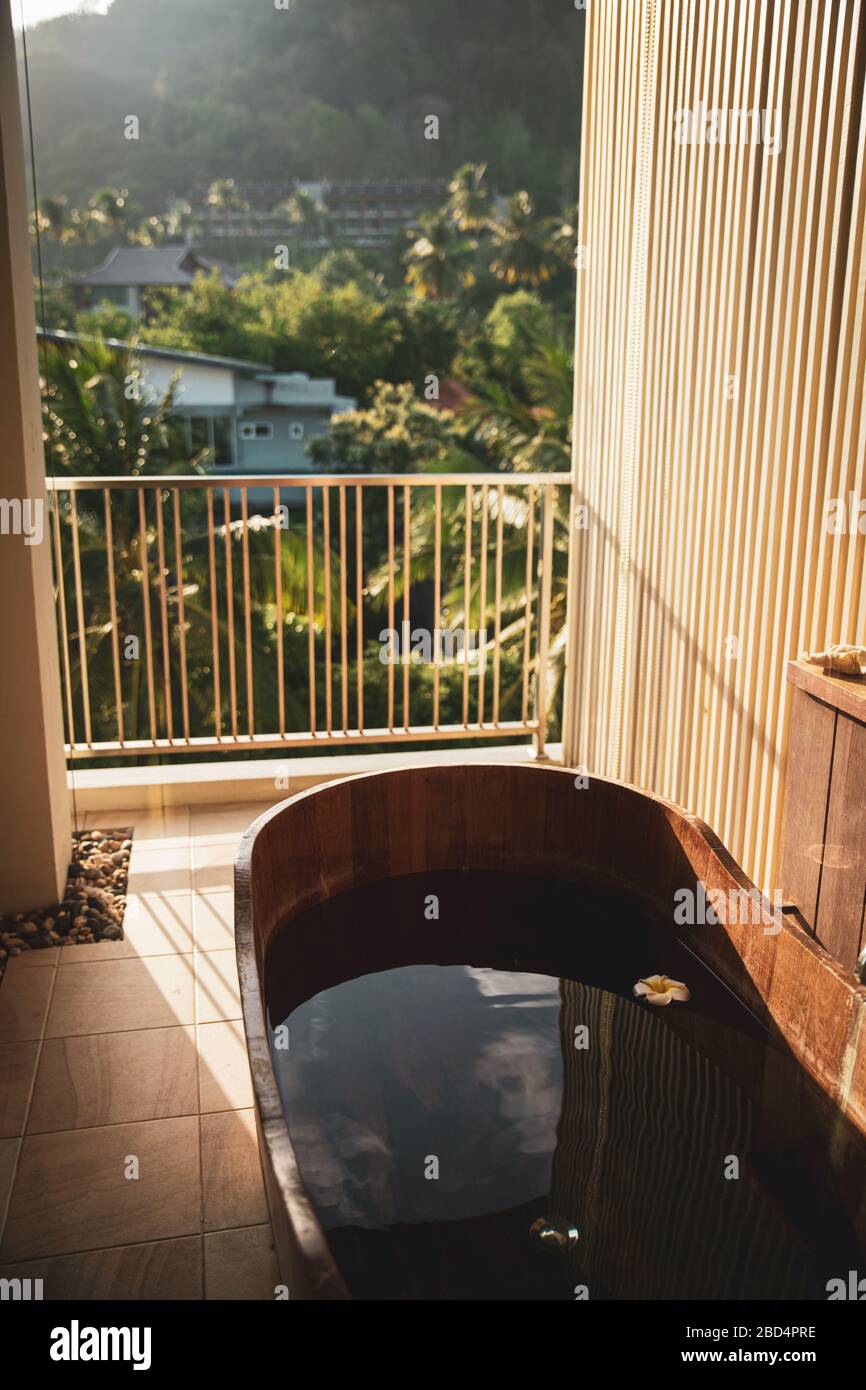 Full bath hi-res stock photography and images - Alamy