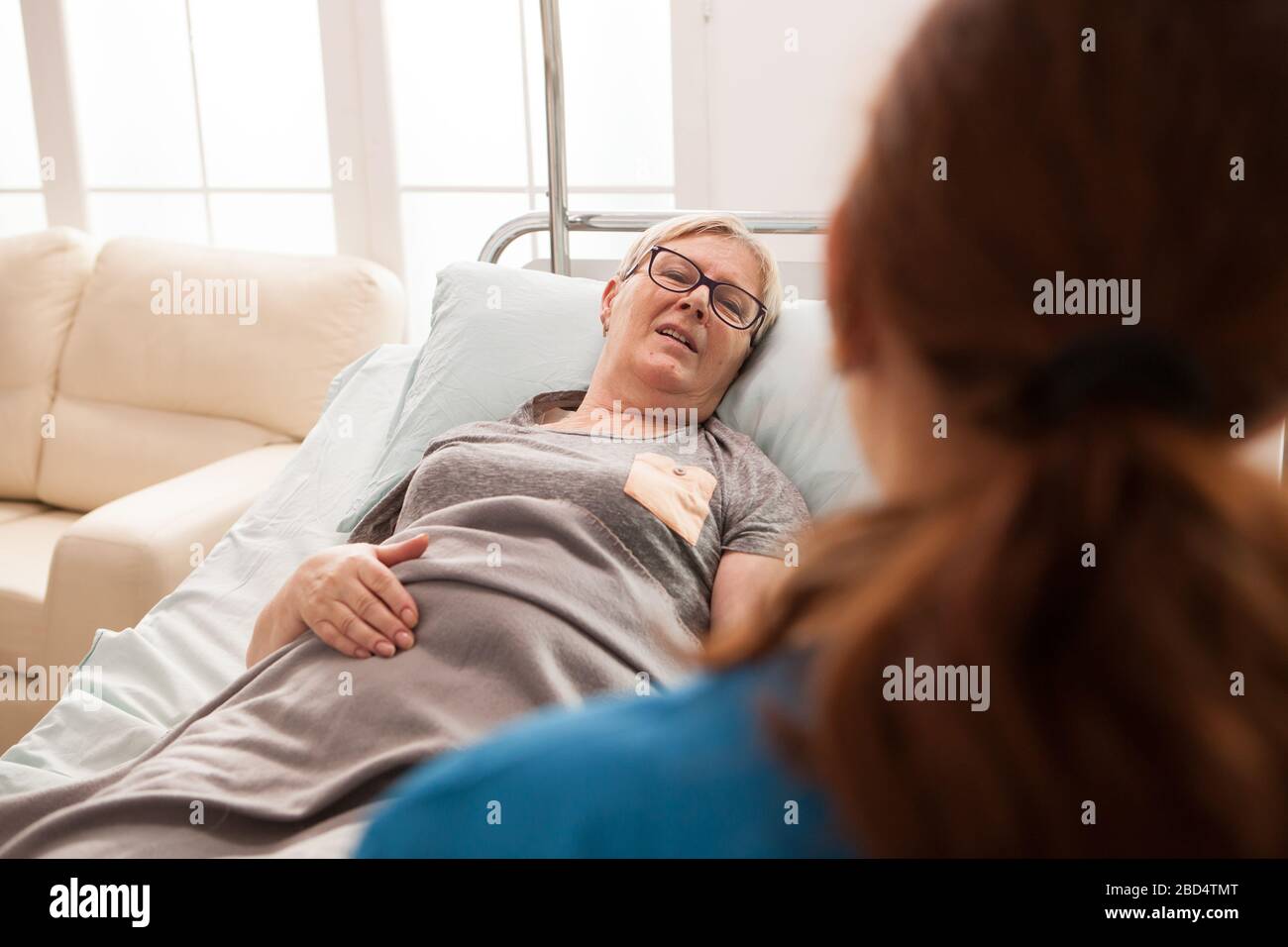 Back view patient man hospital bed hi-res stock photography and images ...