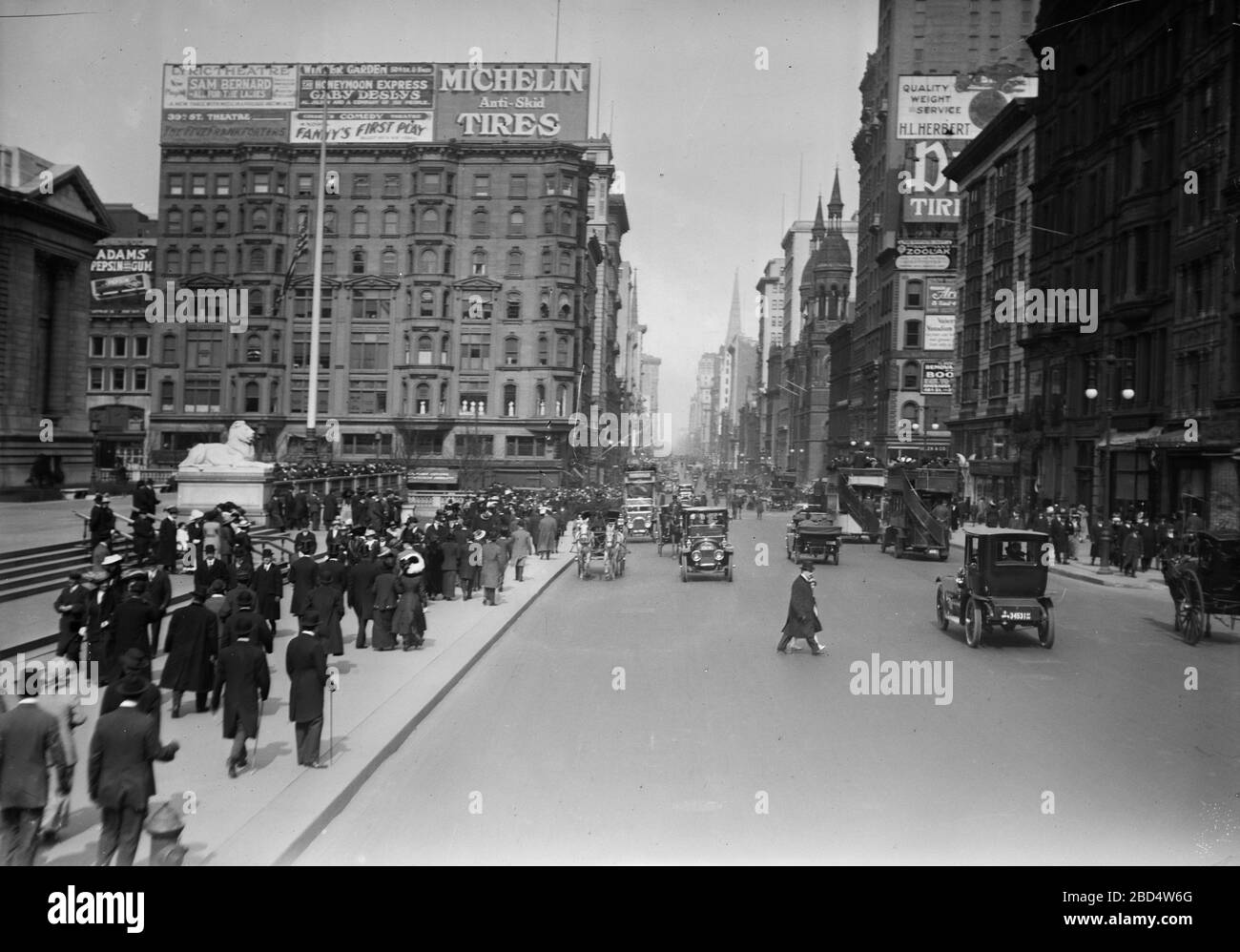 1910s new york city street scene hi-res stock photography and images ...