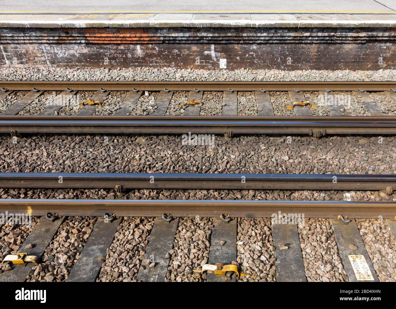 Double railway tracks platform hi-res stock photography and images - Alamy