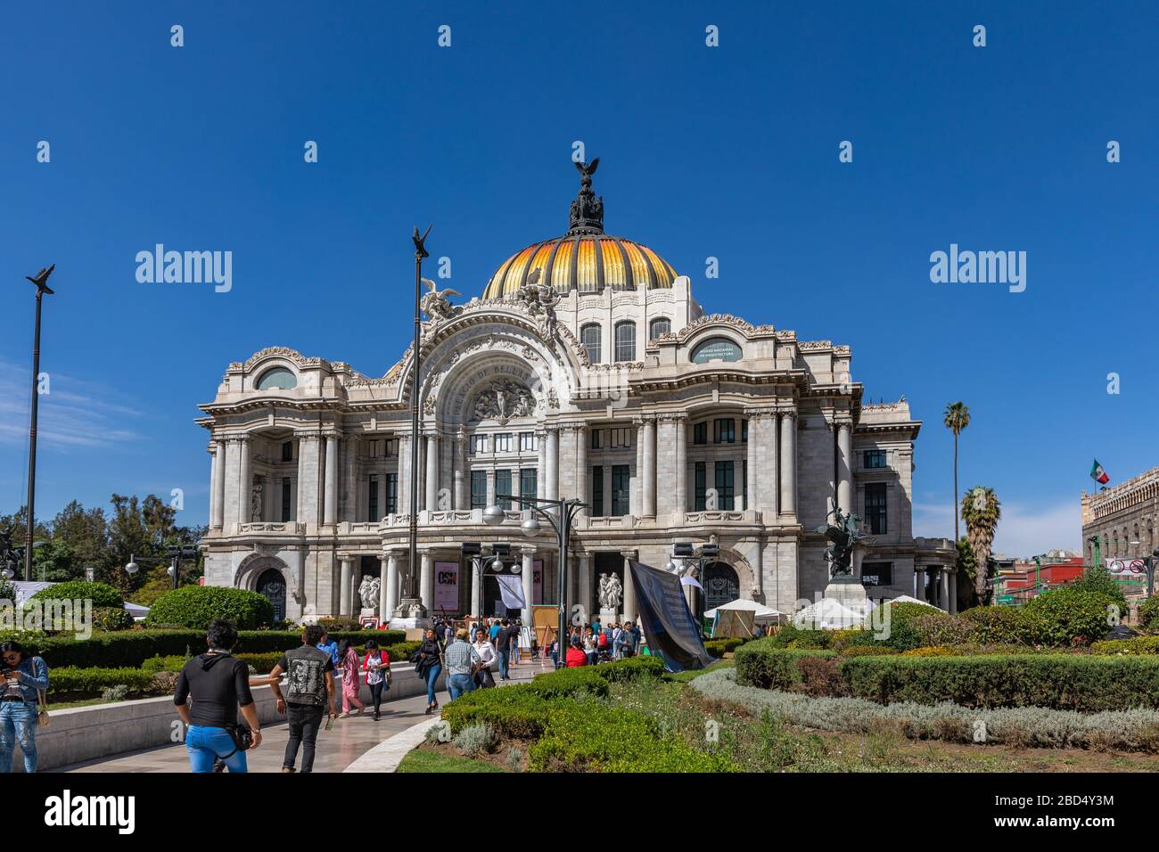 Fine Arts Palace - Palacio de Bellas Artes cultural center in Mexico ...