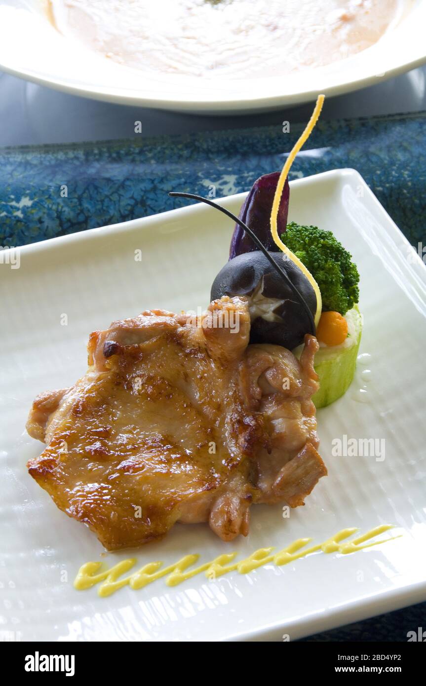The food portrait of the chicken quarter Stock Photo - Alamy