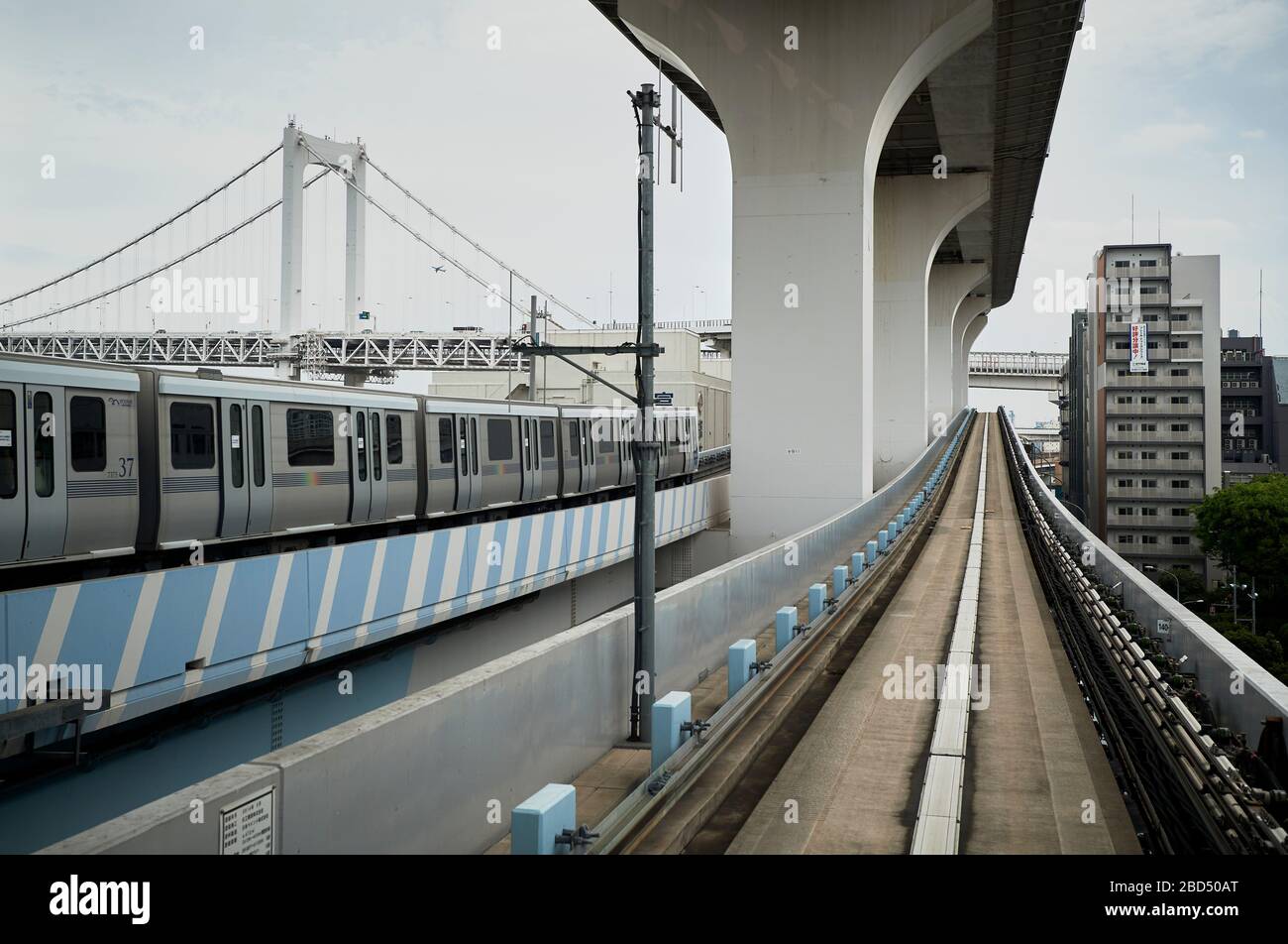 The Rainbow Bridge is a suspension bridge crossing Tokyo Bay between ...