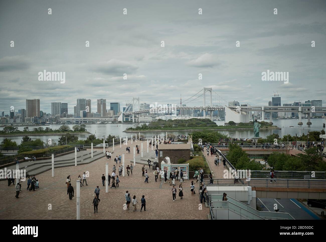 The Rainbow Bridge is a suspension bridge crossing Tokyo Bay between ...