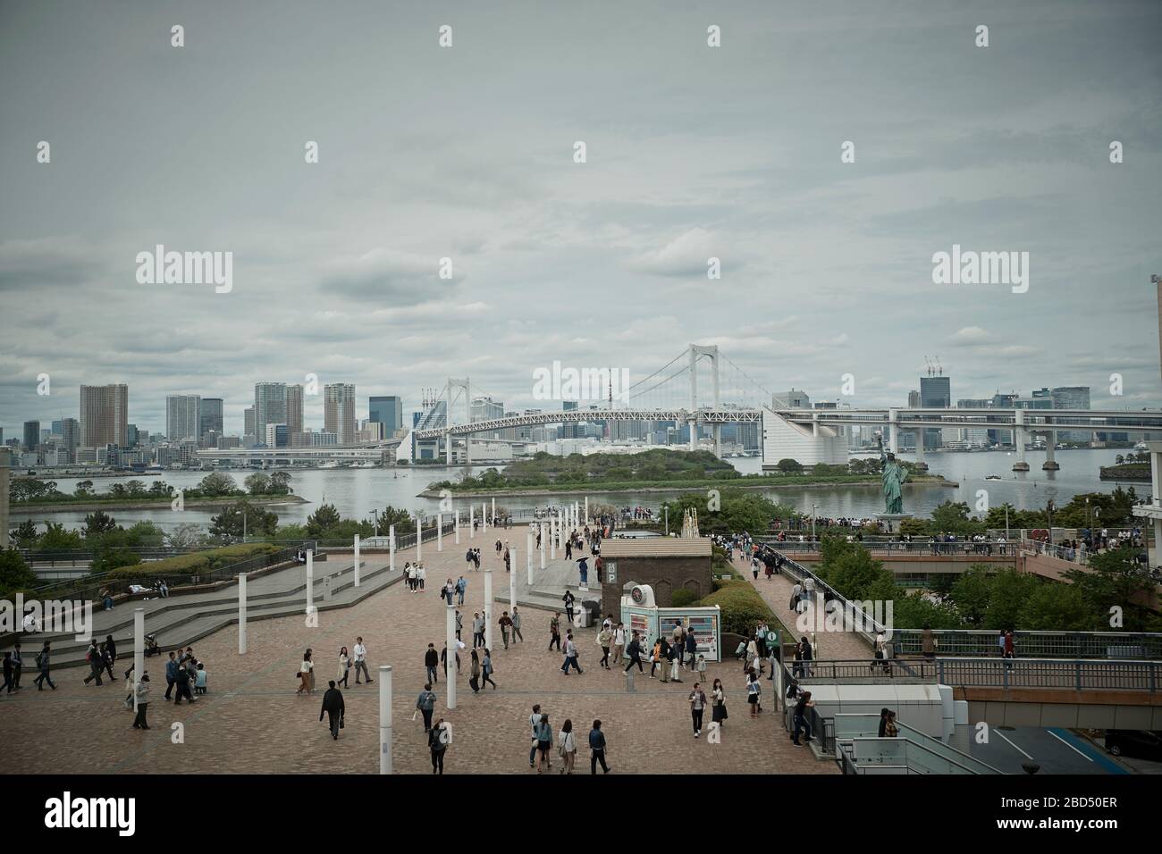 The Rainbow Bridge is a suspension bridge crossing Tokyo Bay between ...