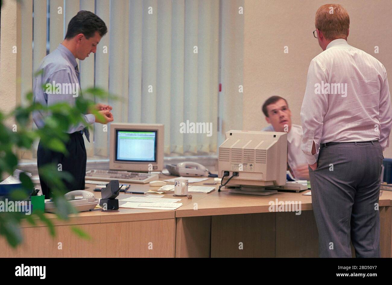 1990s workers computers hi-res stock photography and images - Alamy