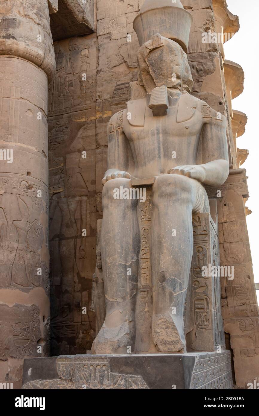 Seated statue of ramesses ii hi-res stock photography and images - Alamy