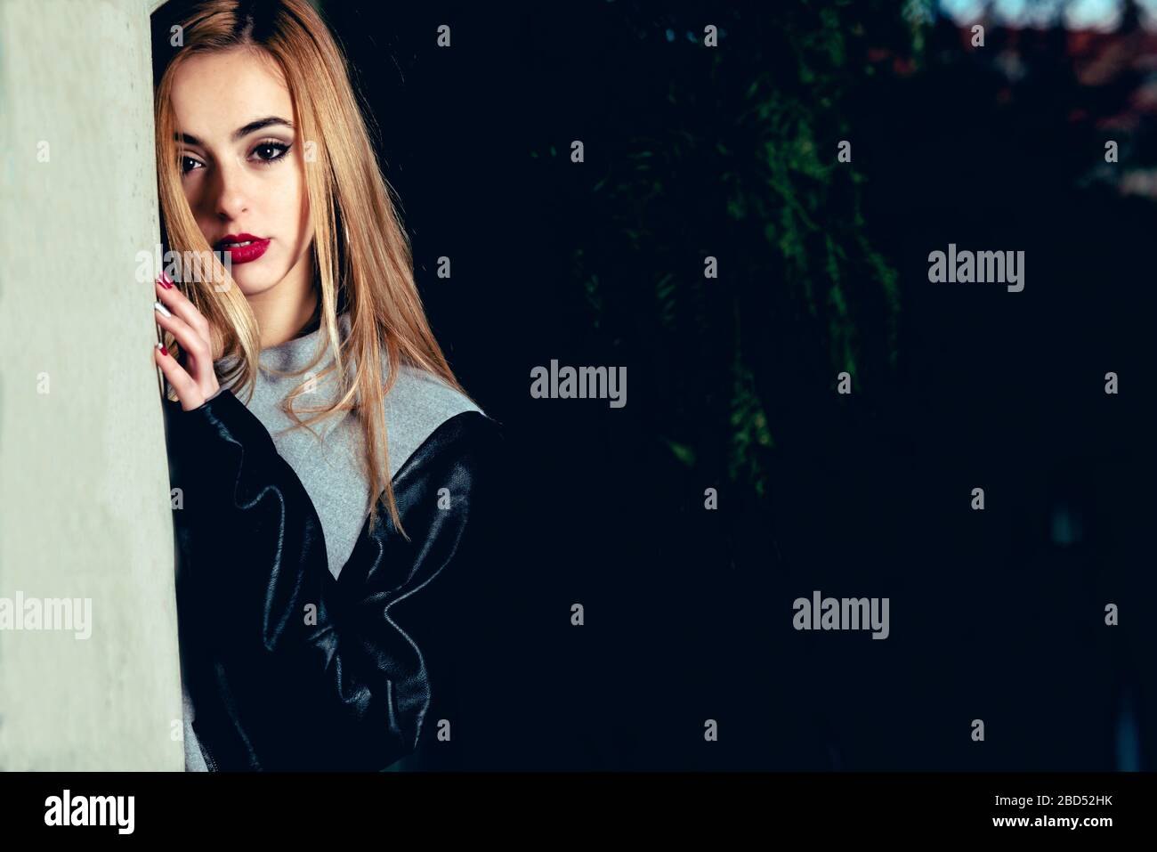 Hidden looking hi-res stock photography and images - Alamy