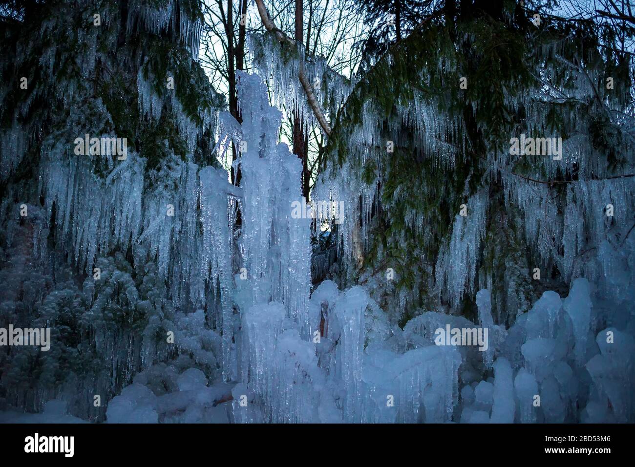 Winter snow ice sleet cold hi-res stock photography and images - Alamy