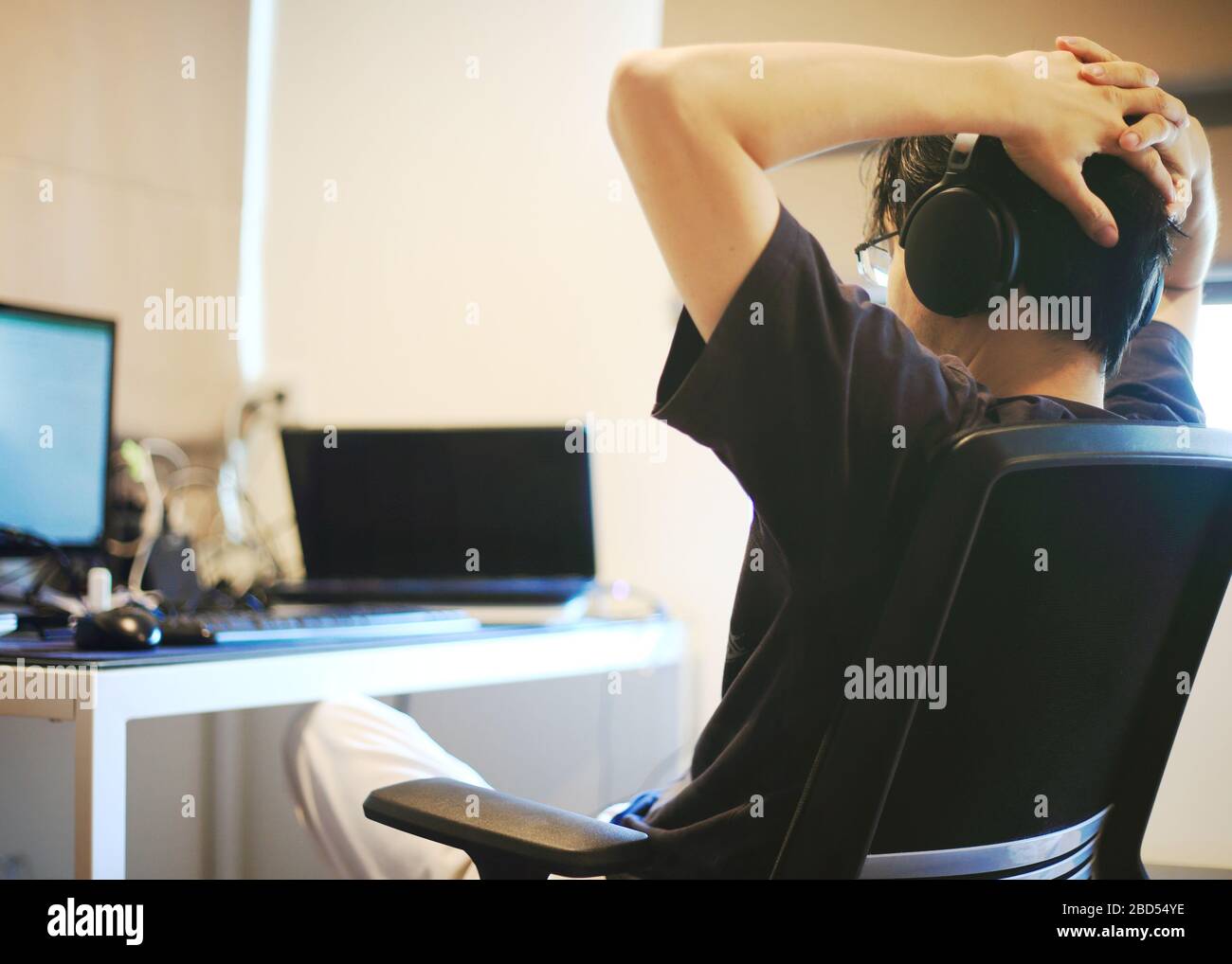 Student watching the monitor hi-res stock photography and images - Alamy