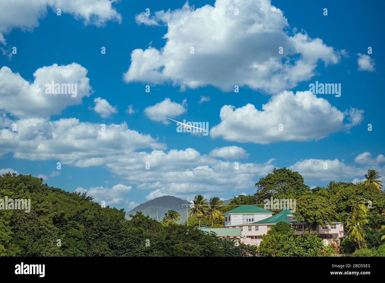 Twin prop aircraft hi-res stock photography and images - Alamy