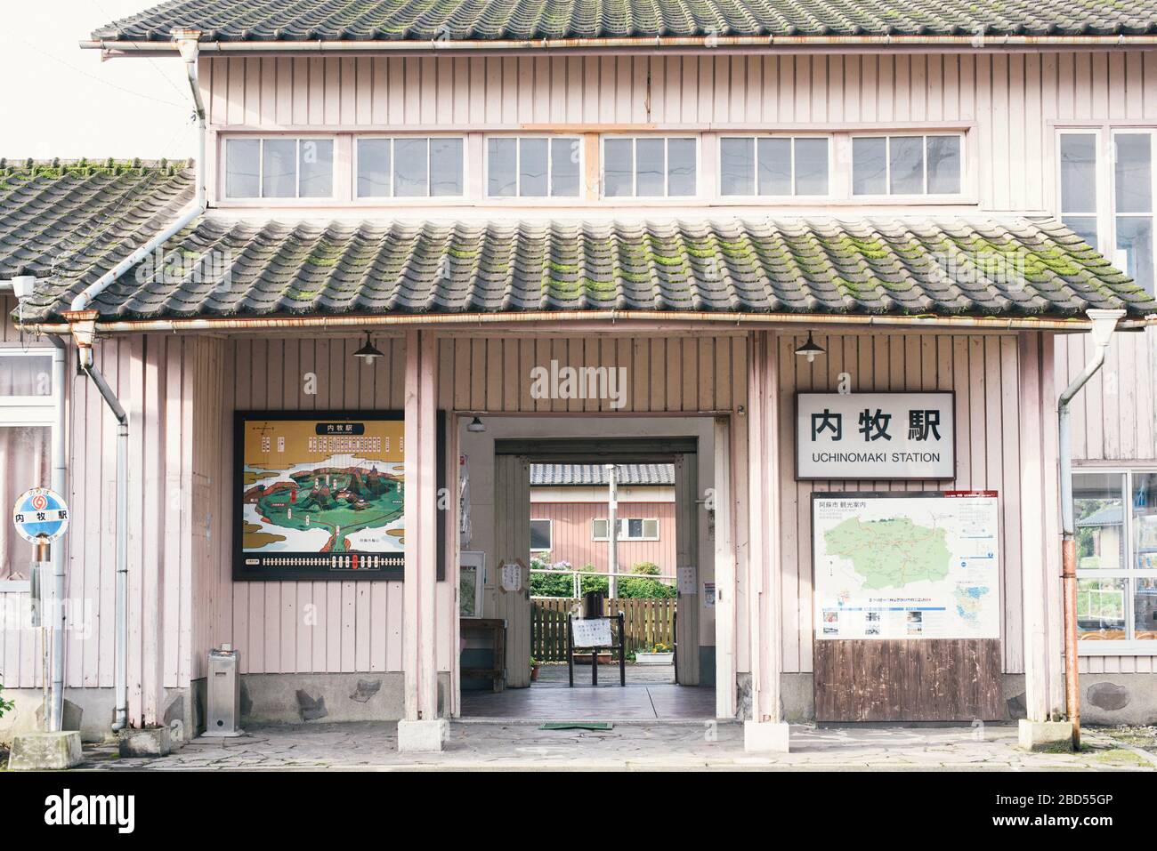 Japan rural railway station hi-res stock photography and images - Alamy