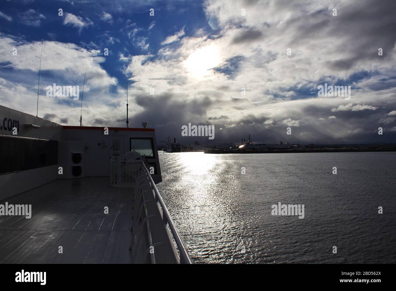 St georges ferry terminal hi-res stock photography and images - Alamy