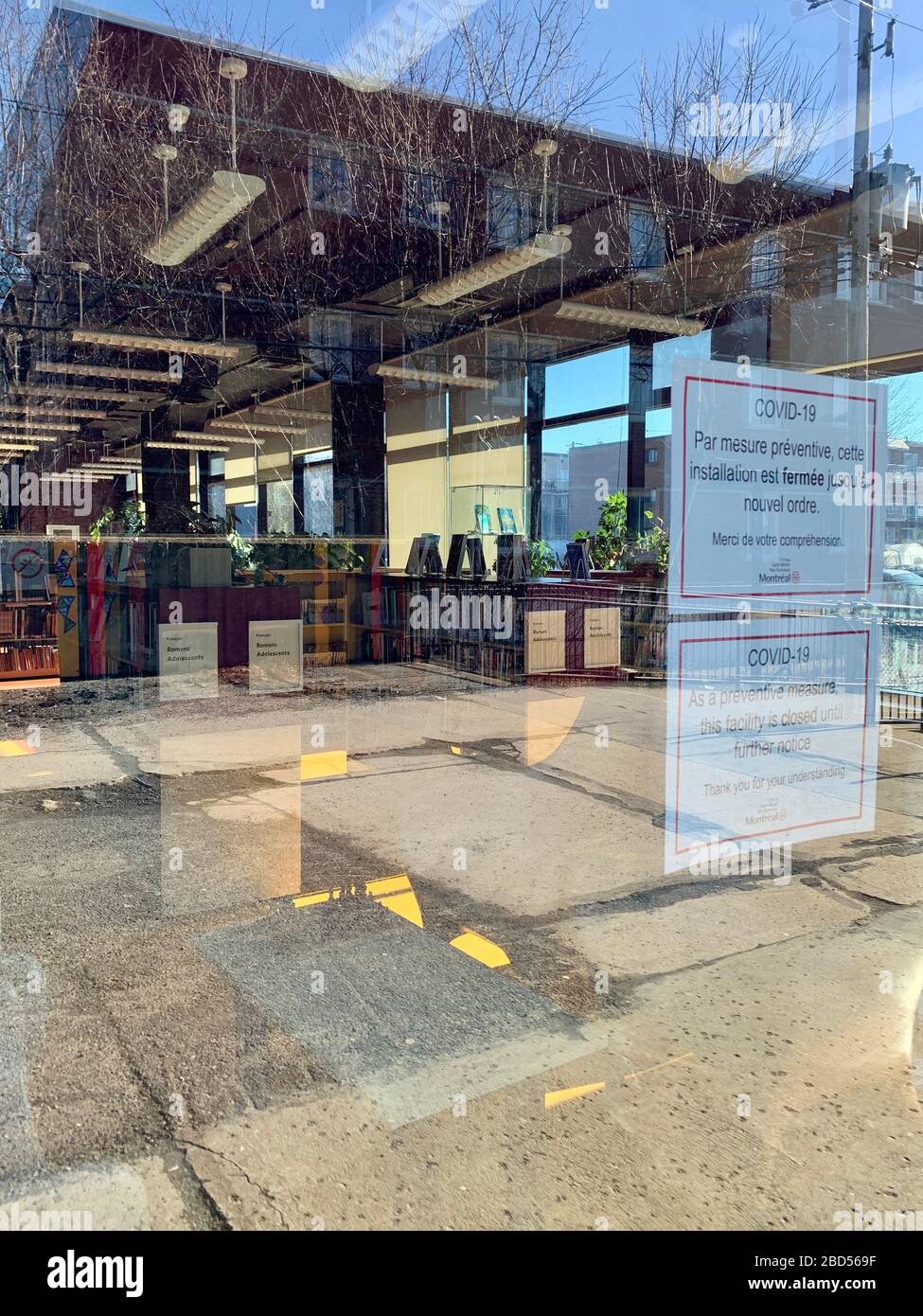 Closed library sign hi-res stock photography and images - Alamy